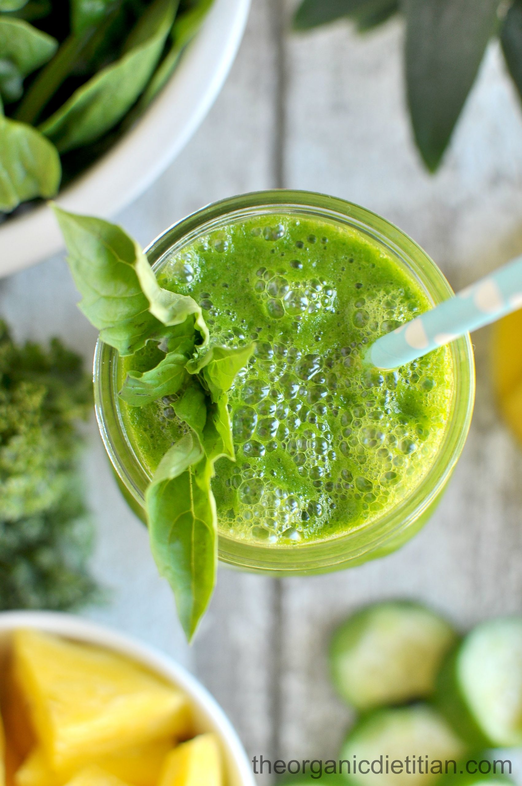Back to Basics Green Smoothie - The Organic Dietitian